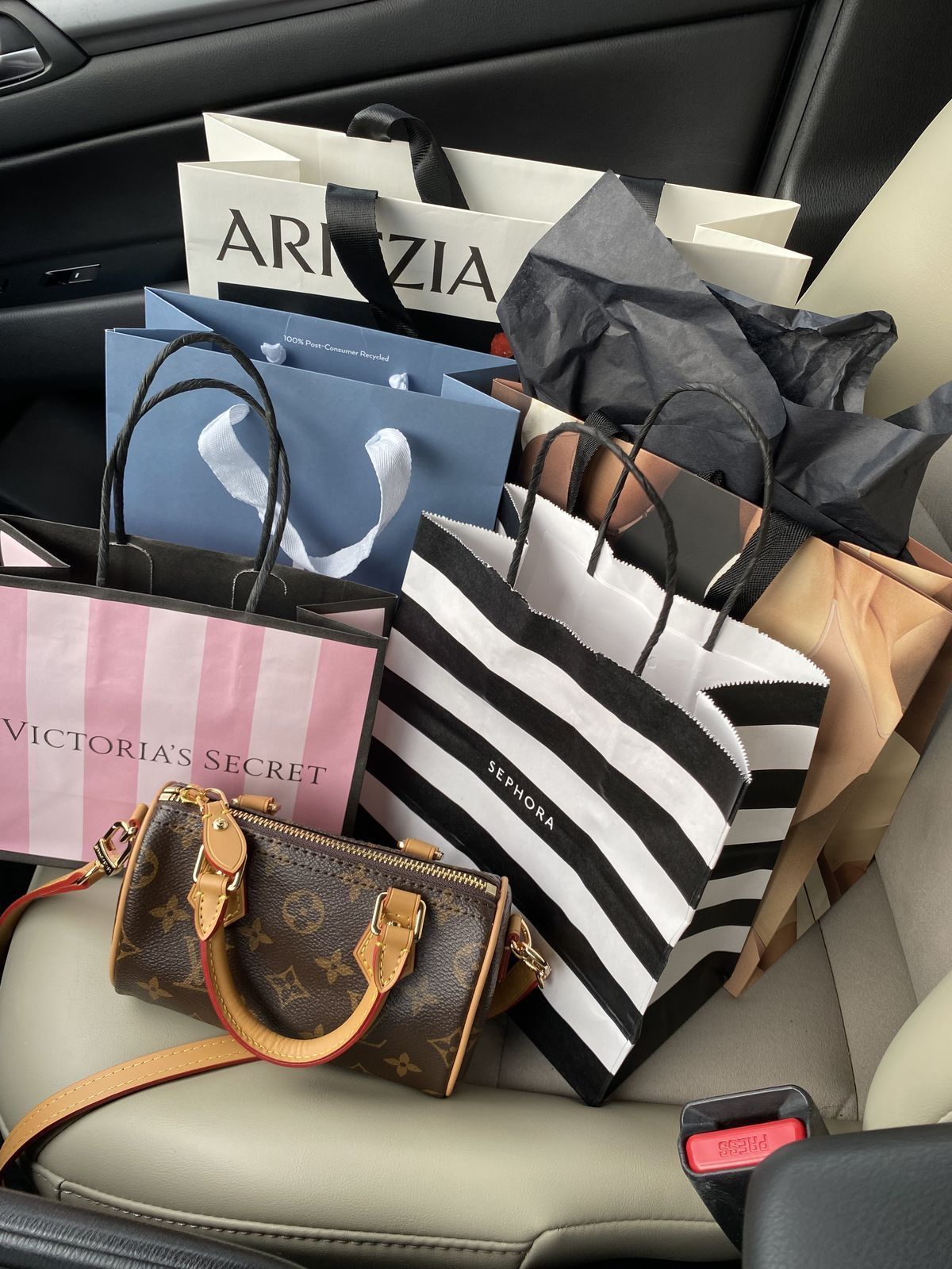 Fashion Buying Aesthetic, Vision Board Photos Pictures Fashion ...